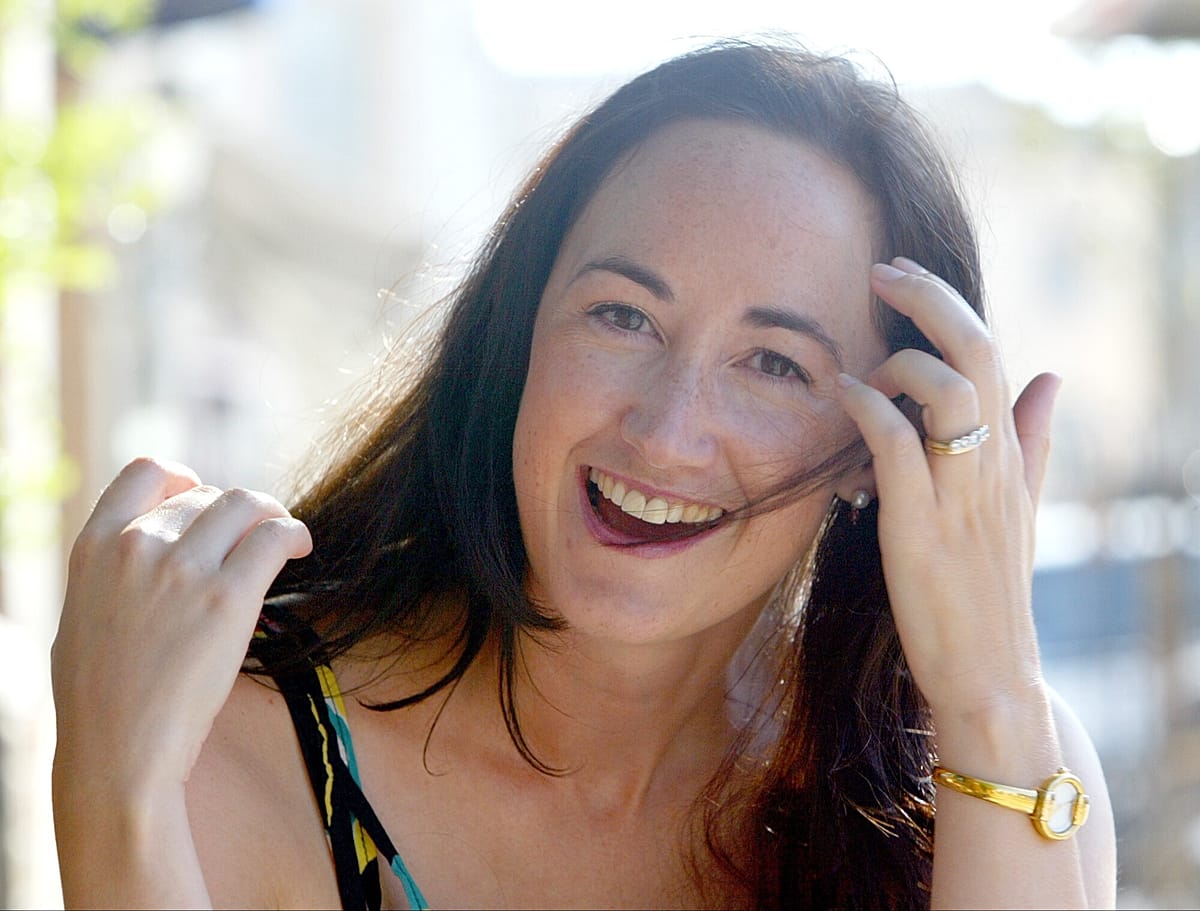 Sophie Kinsella, autrice dei bestseller 'Shopaholic' ('I love shopping'), muore a 55 anni | Euronews