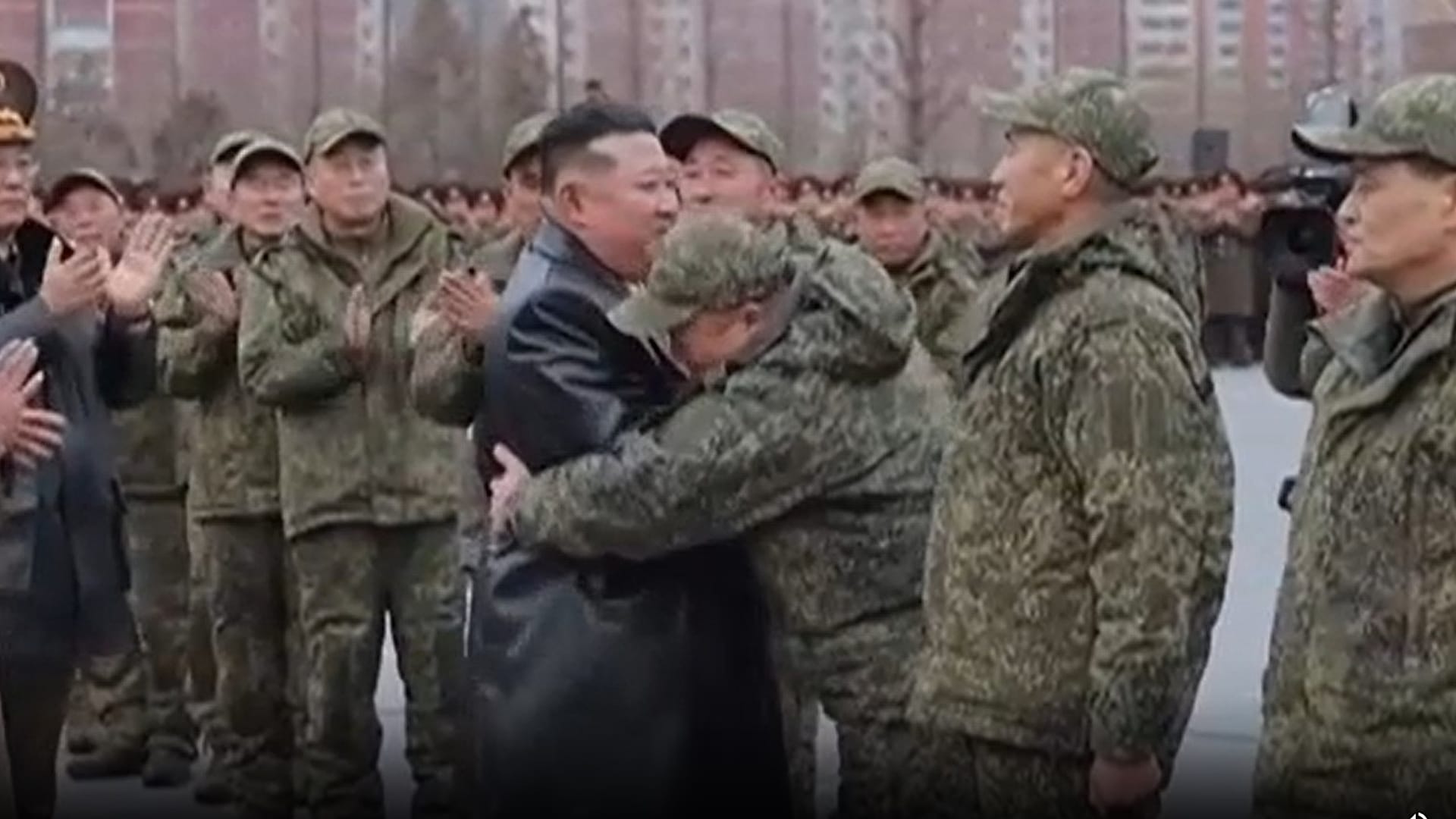 Video. Kim Jong-un accoglie i soldati nordcoreani rientrati dopo aver ...