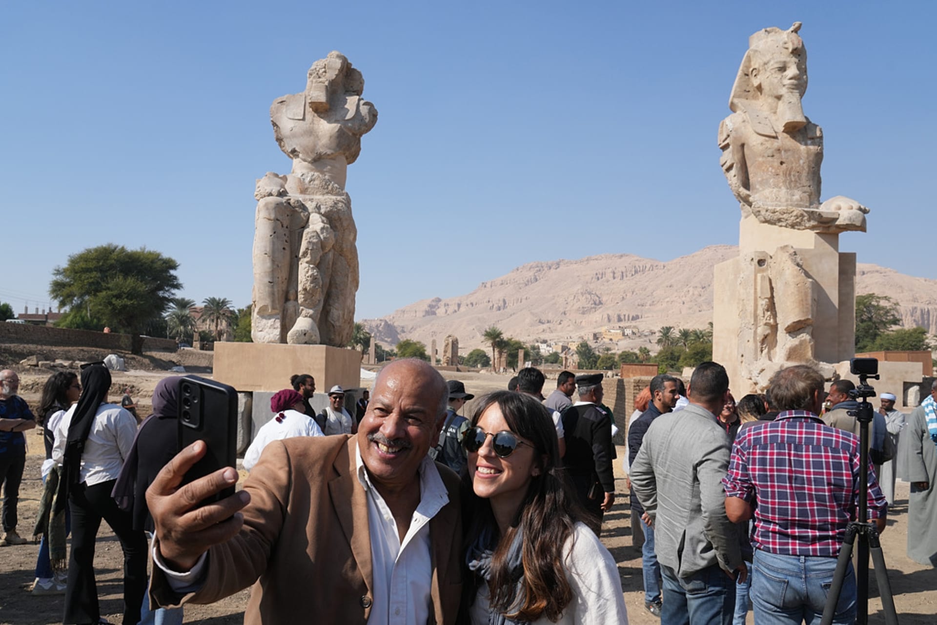 Egypt unveils newly restored statues of Amenhotep III in Luxor | Africanews