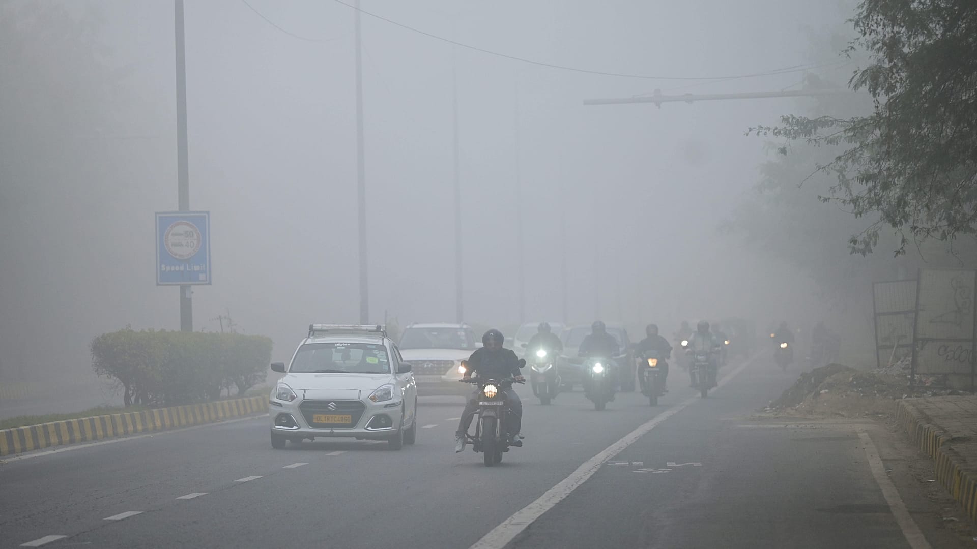 Video. Toxic smog blankets New Delhi plunging air quality to hazardous levels | Euronews
