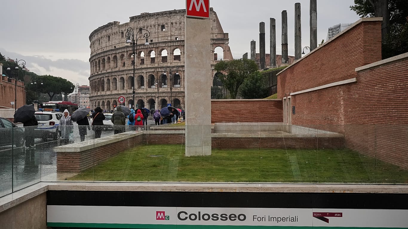 Video. Rome opens new Metro C stations near Colosseum ruins | Euronews