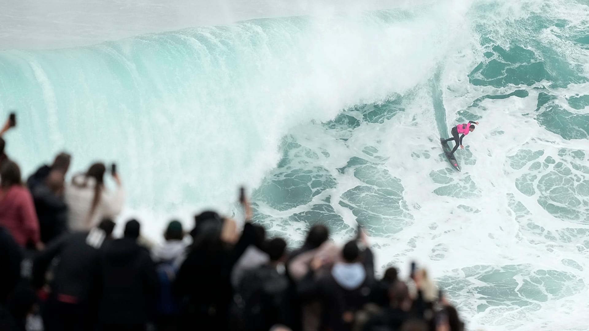 Nunca viu as "Big Waves" da Nazaré? Este fim de semana estão previstas ...