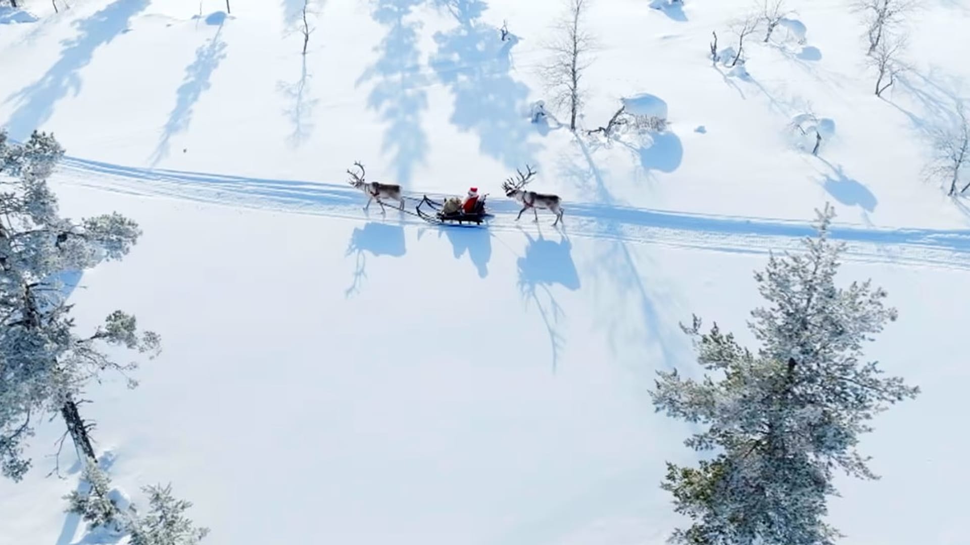 Der Weihnachtsmann und seine Rentiere sind von Lappland aus gestartet ...