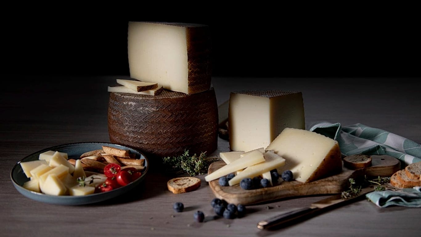 China hits EU with 42.7% tariff on dairy imports | Euronews