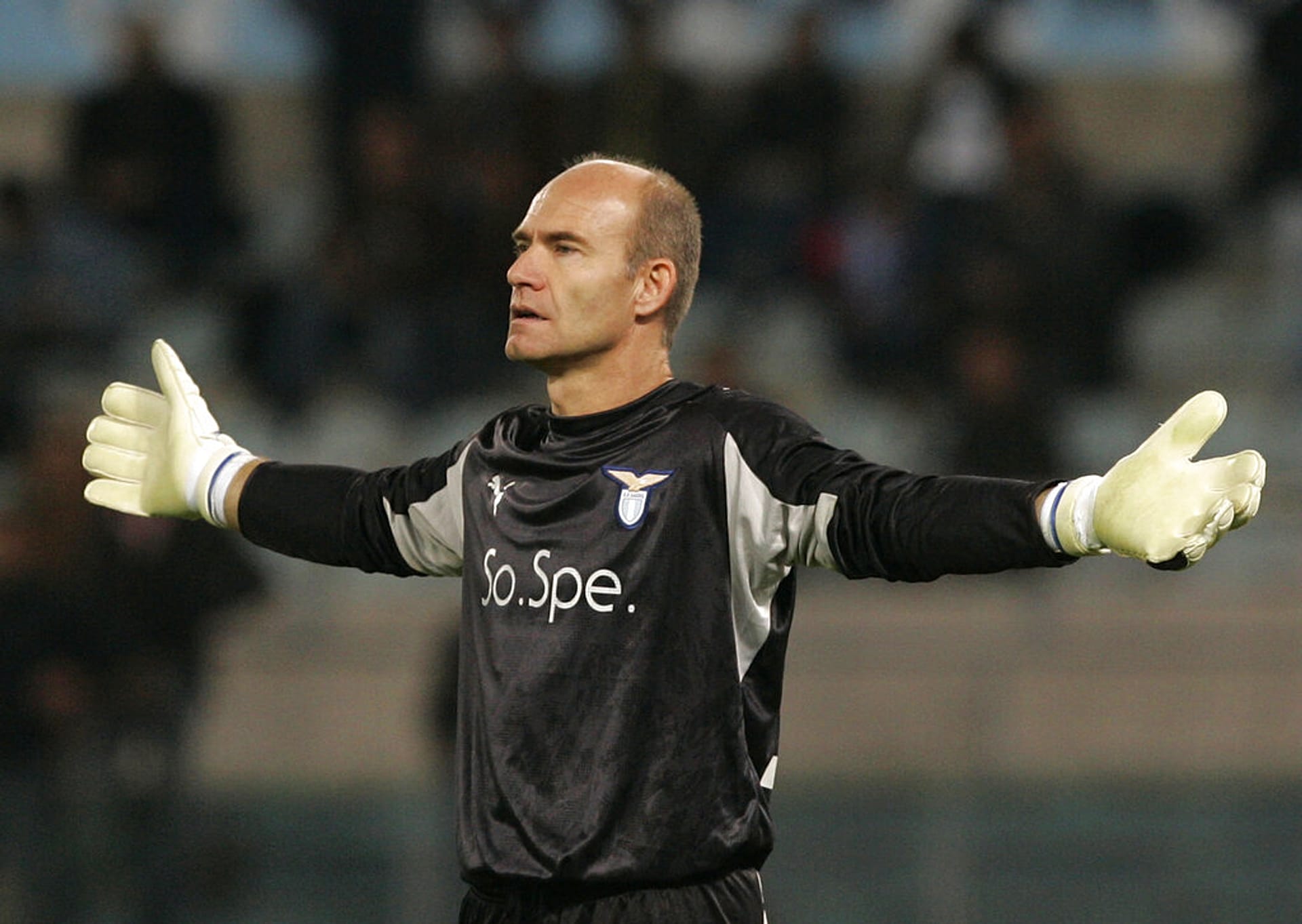 World's oldest professional football player signs for one more season ...