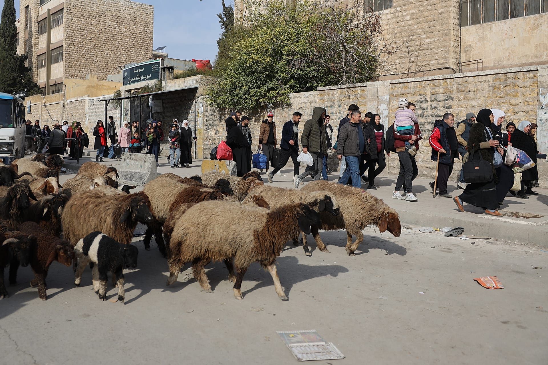 Syrian authorities urge civilians to leave Aleppo as clashes with ...
