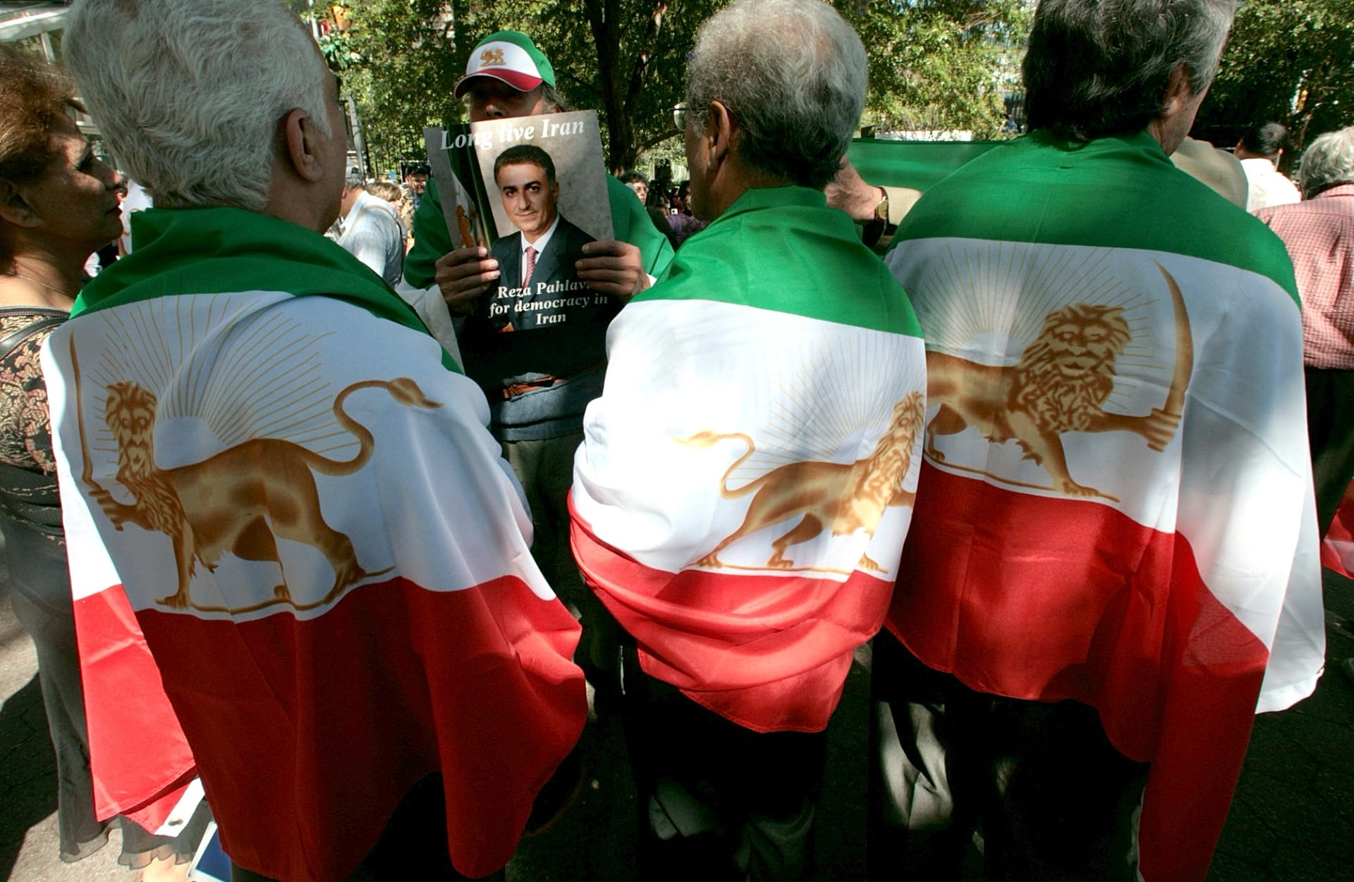 ¿Quién es Reza Pahlavi, el líder en el exilio que impulsa las protestas ...