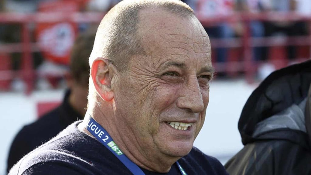 Korsika bağımsızlık hareketinin sembol ismi annesinin cenazesinde ...