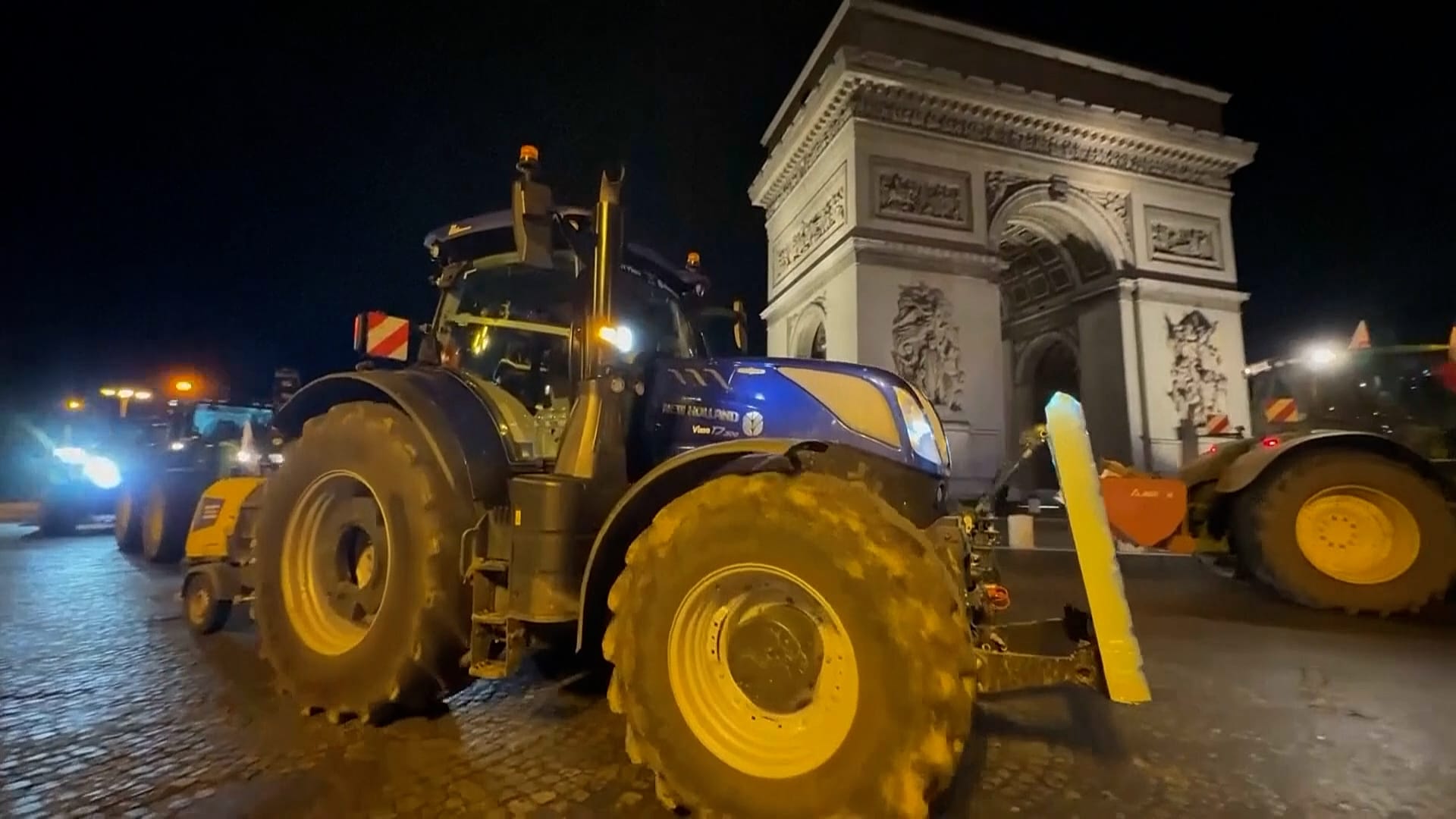 Video. French farmers circle Paris with tractors over EU-Mercosur deal ...