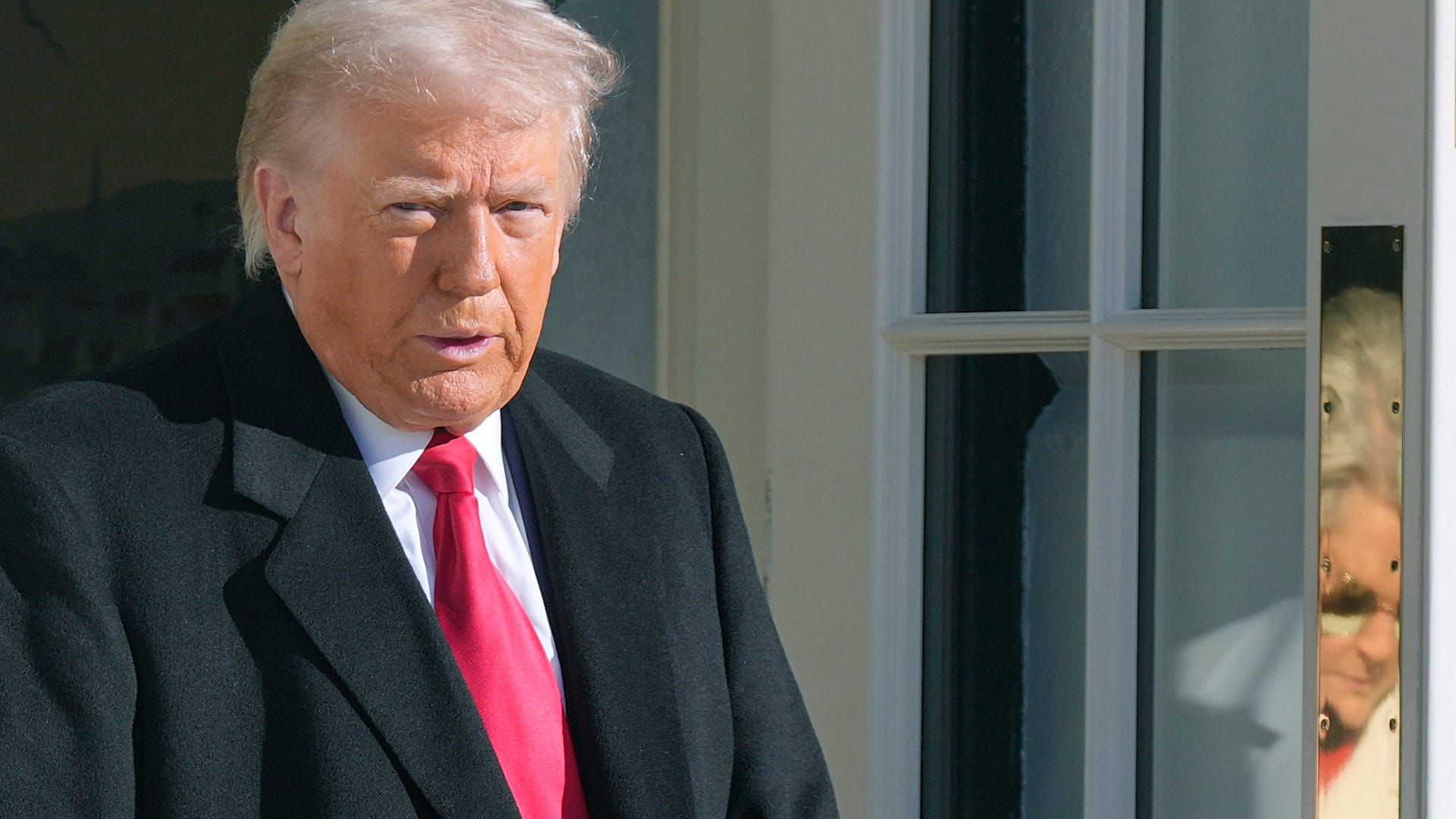 Vídeo. "Continuem a protestar, ajuda está a caminho", diz Trump aos ...