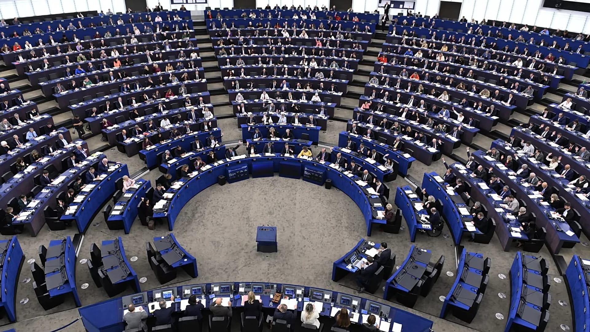 Az Európai Parlament megkérdőjelezi a védelmi hitel "17 milliárd eurós ...