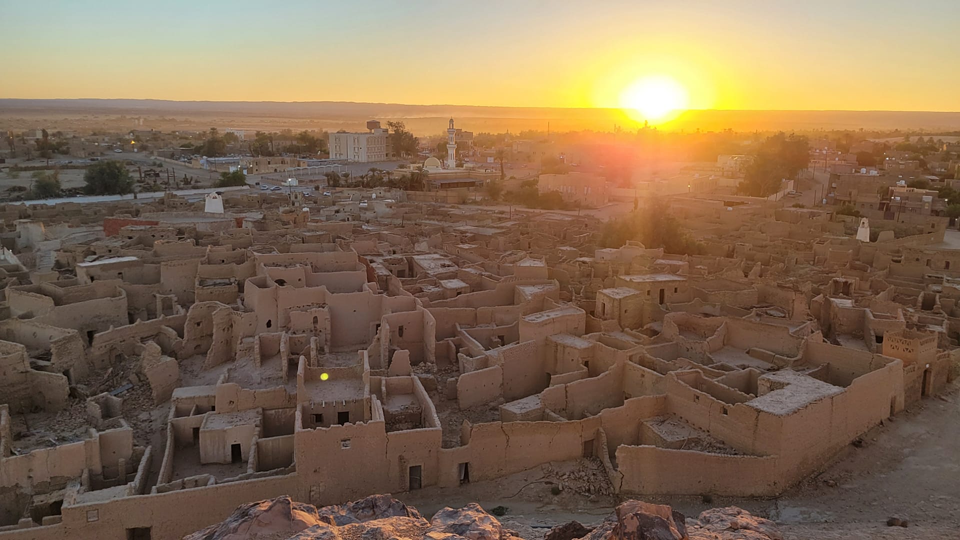 Eskorty policyjne i niewiele hoteli: jak obecnie wygląda podróż po ...