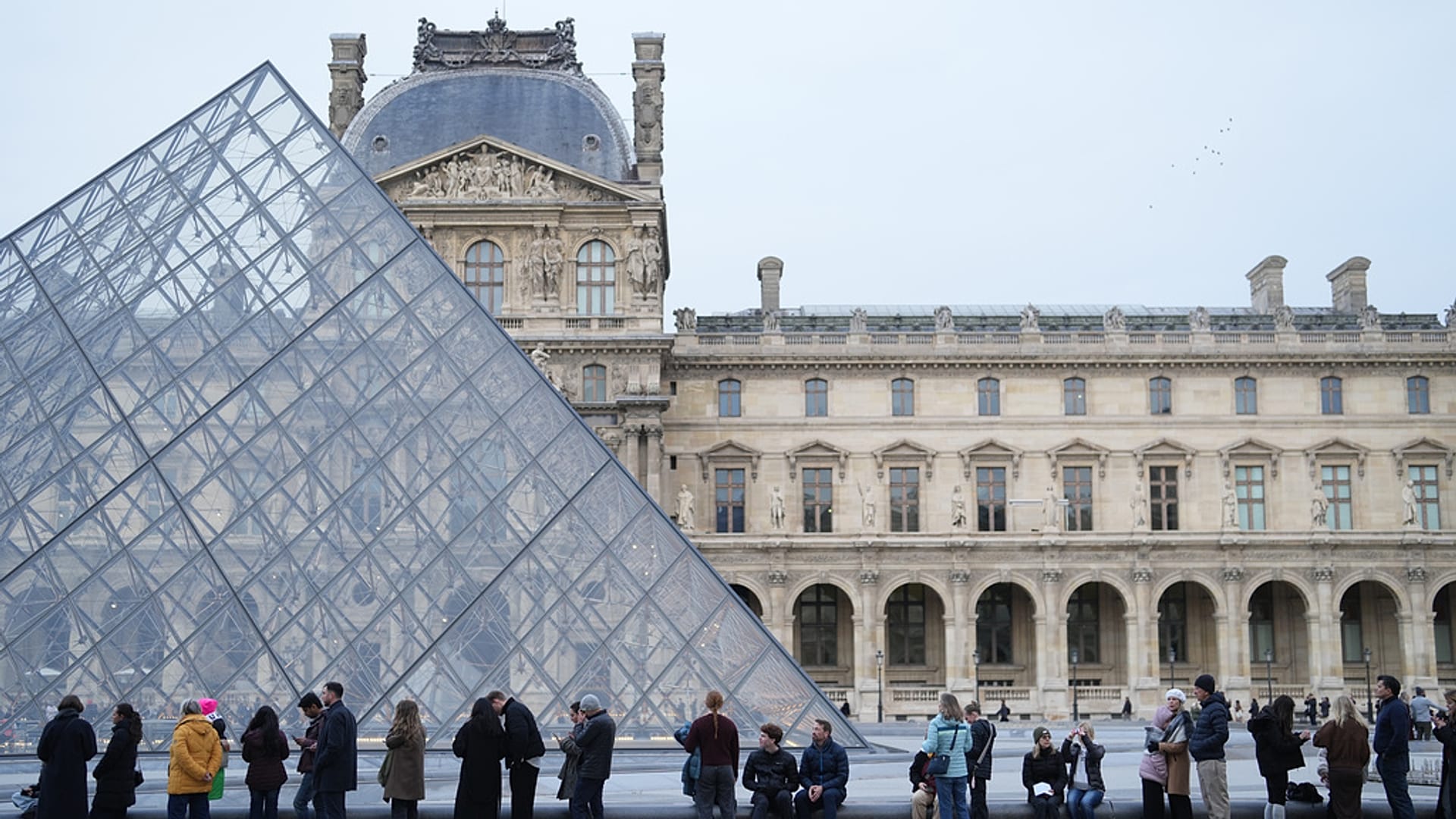 Louvre museum to charge non-Europeans more: Here are the tourist ...