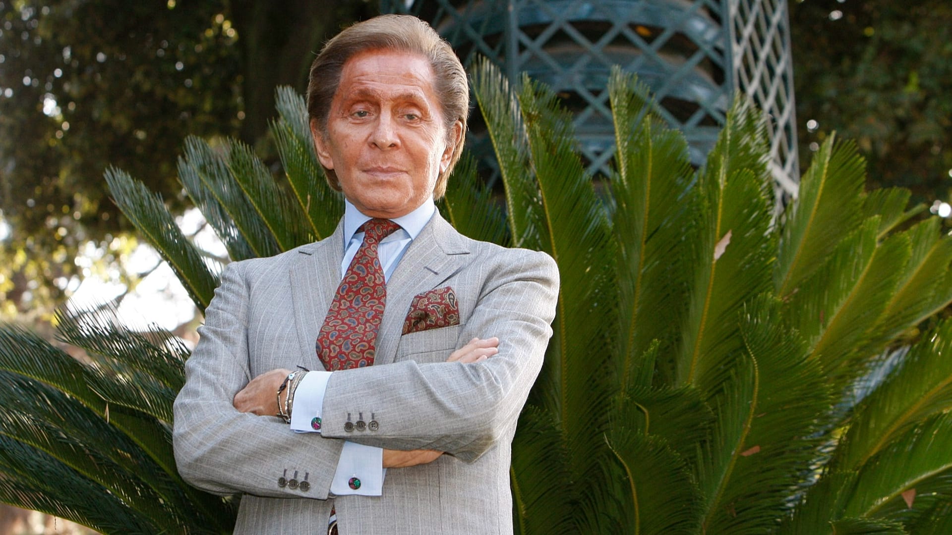 Video. Valentino, Italian fashion's 'Last Emperor' dies aged 93 | Euronews
