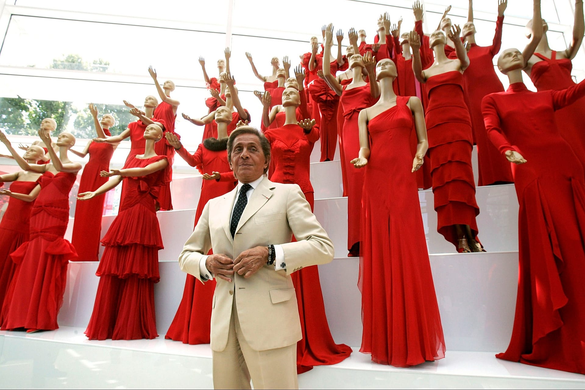 Valentino, 'The Last Emperor' of Italian fashion dies aged 93 | Euronews