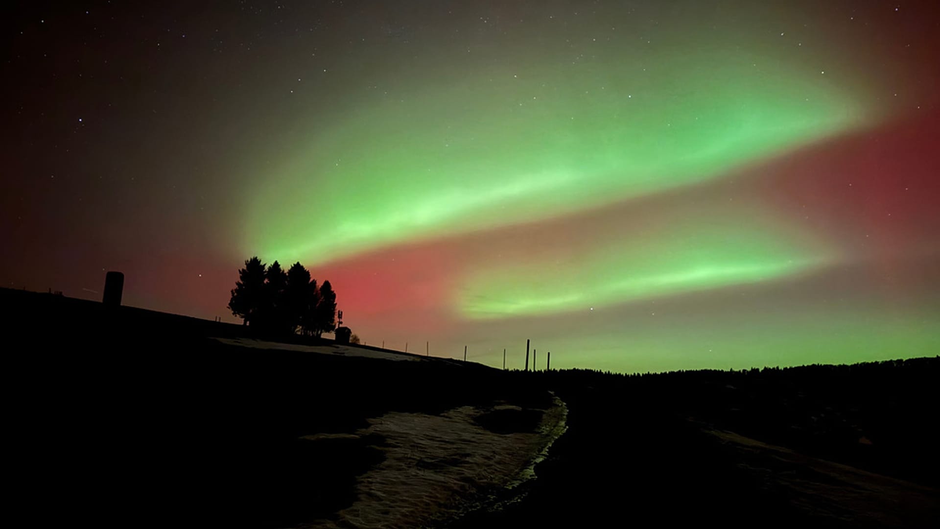 Rare phenomenon: Solar storm brings northern lights to Portuguese skies ...