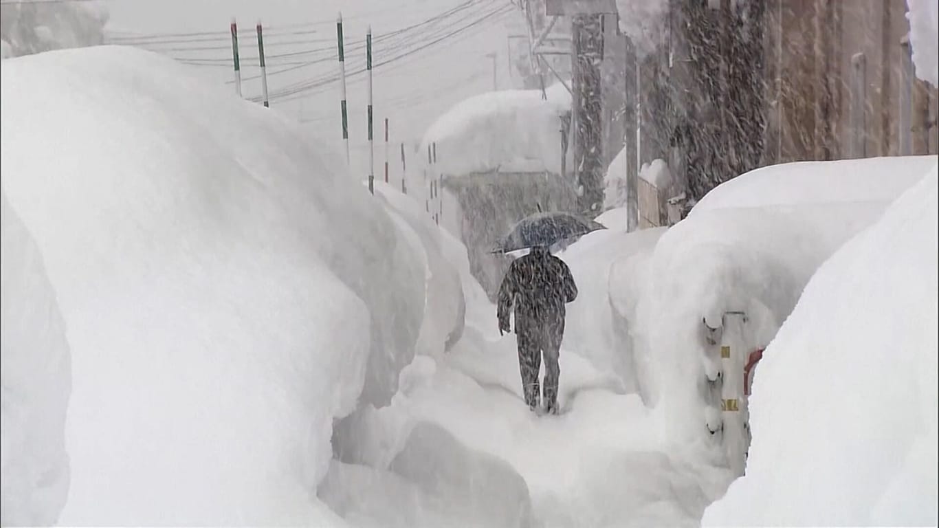 Video. Record snowfall triggers chaos across parts of Japan | Euronews