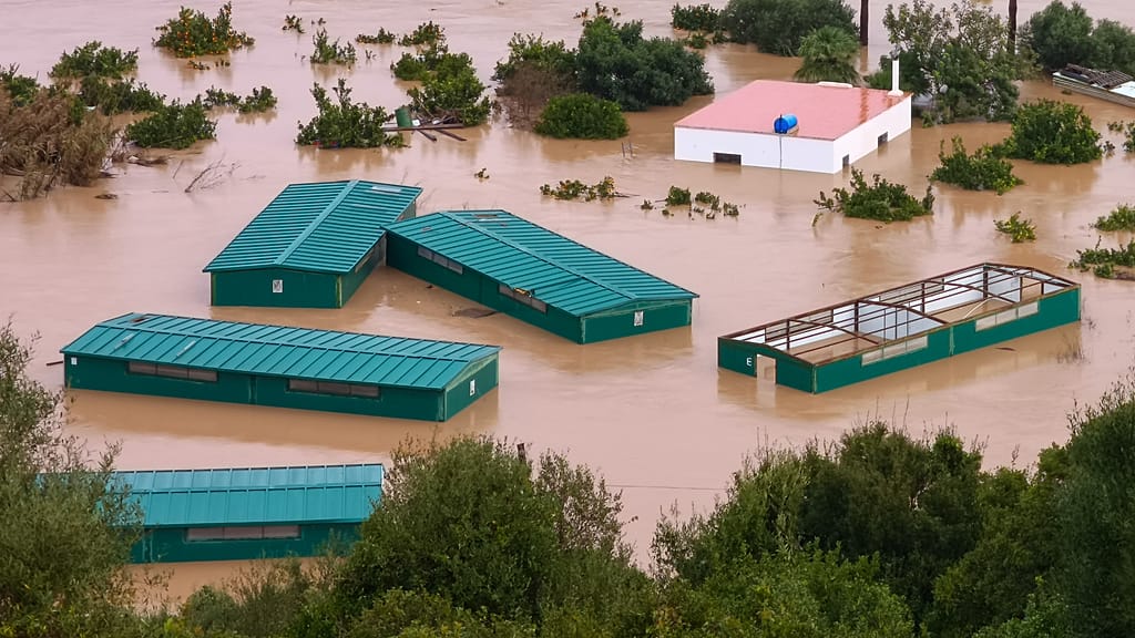 Video. Spain floods: Storm Leonardo forces 4,000 evacuations in ...