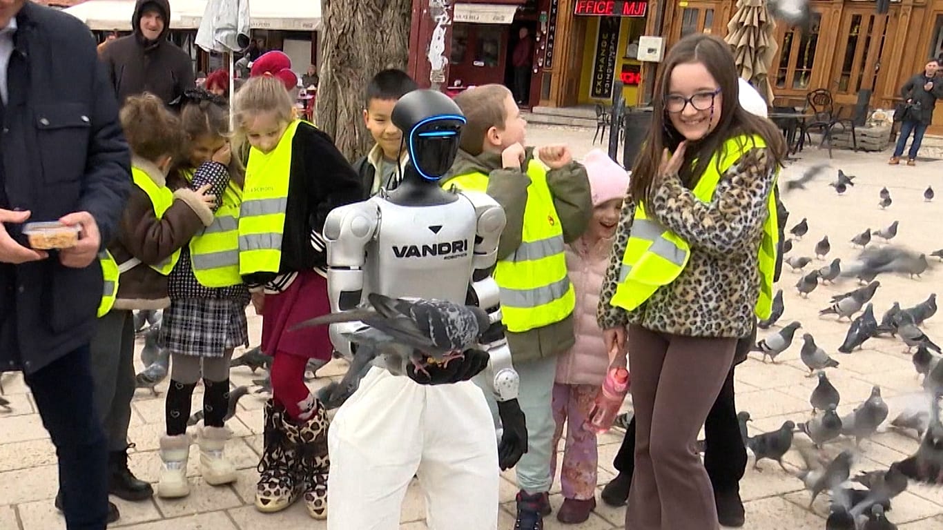Video. Bosnia and Herzegovina unveils Roby, its first humanoid robot in ...