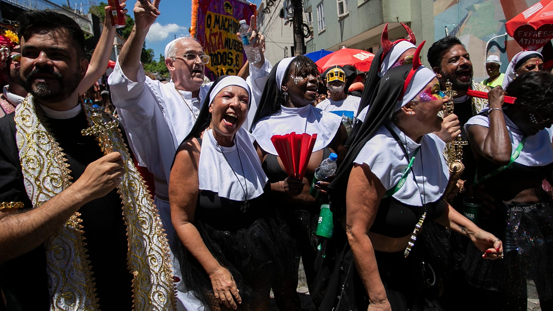 Vidéo. Le célèbre carnaval de Rio s’ouvre avec le bloco Carmelitas ...