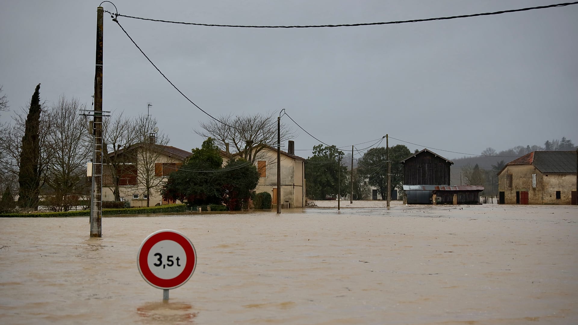 France on record flood alert as storms slam Spain with deadly winds ...