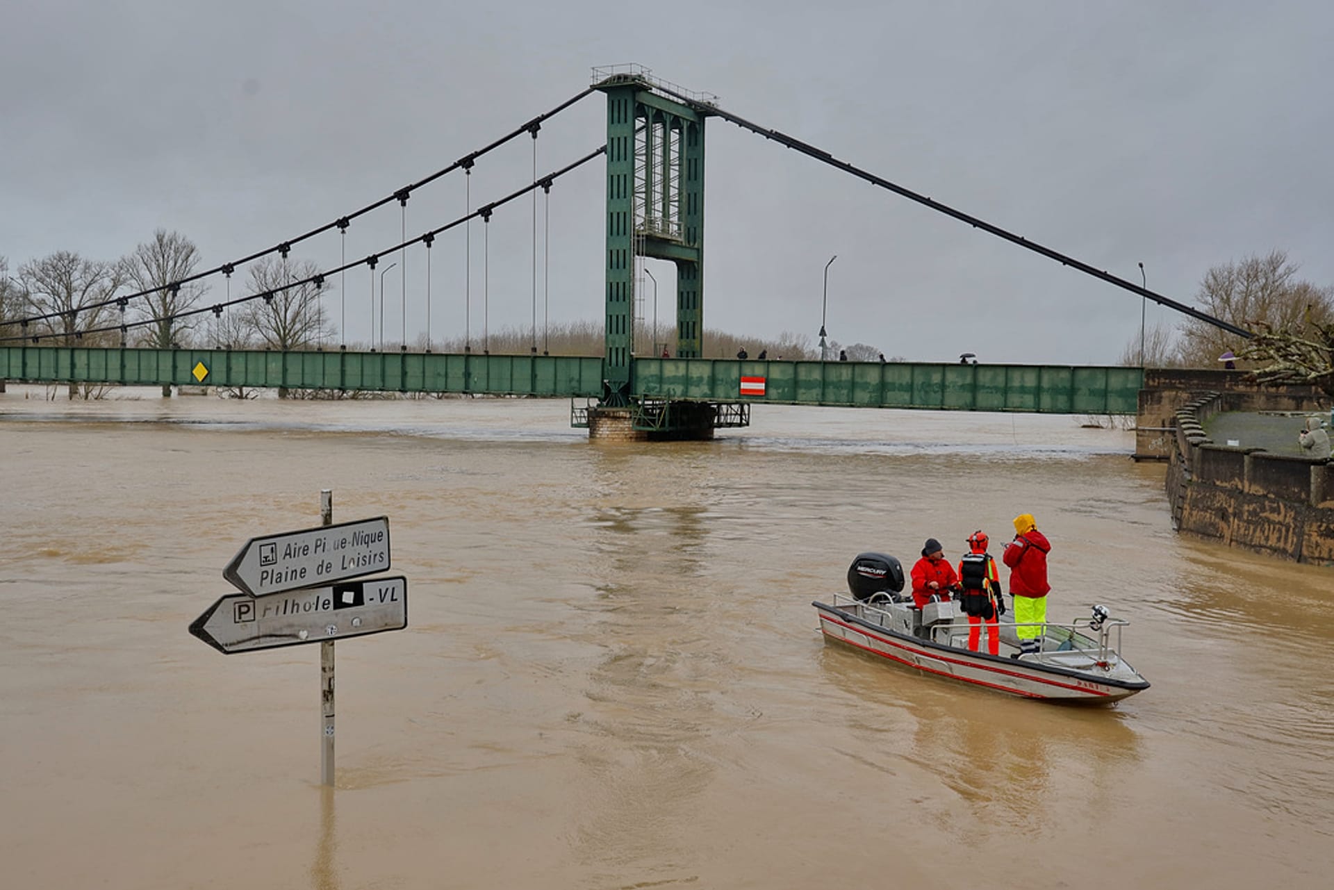 France on record flood alert as storms slam Spain with deadly winds ...