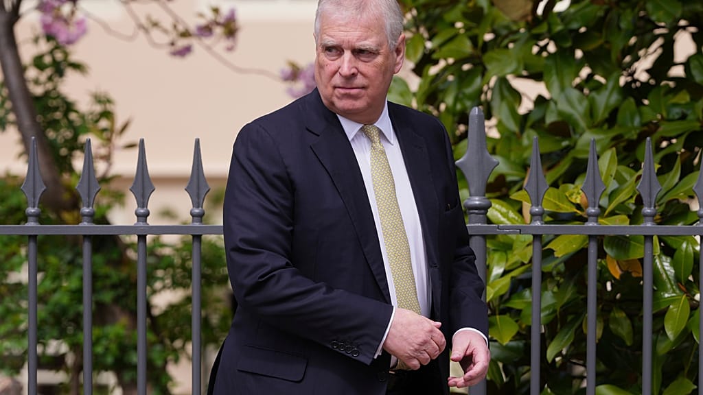 Caso Epstein: arrestato e poi rilasciato l'ex principe Andrea, fratello ...