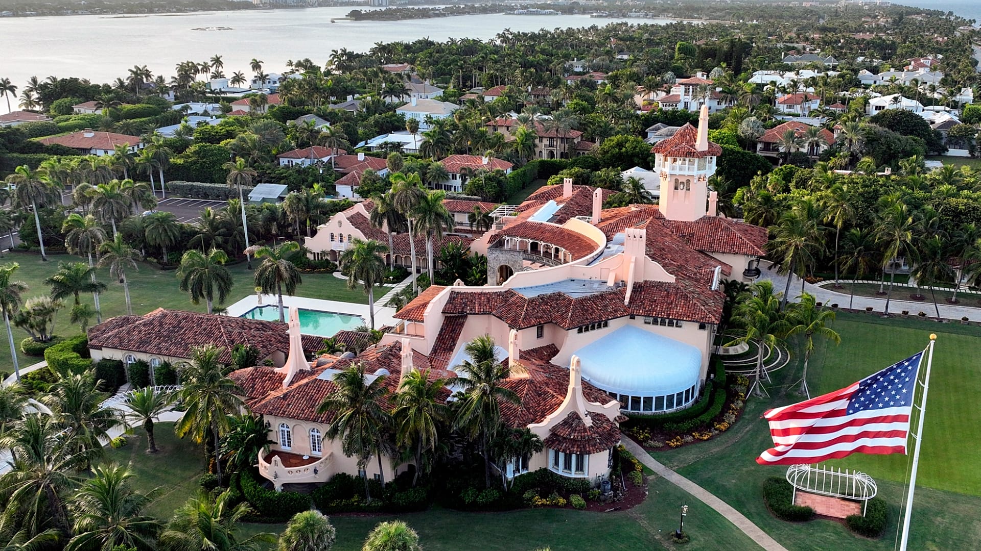 Stati Uniti: uomo armato entra nella tenuta di Trump a Mar-a-Lago ...