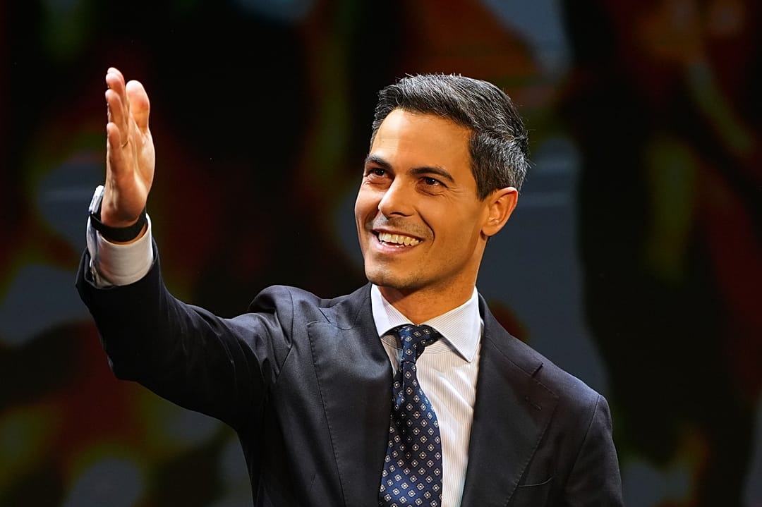 Novo governo minoritário neerlandês toma posse com o primeiro-ministro ...