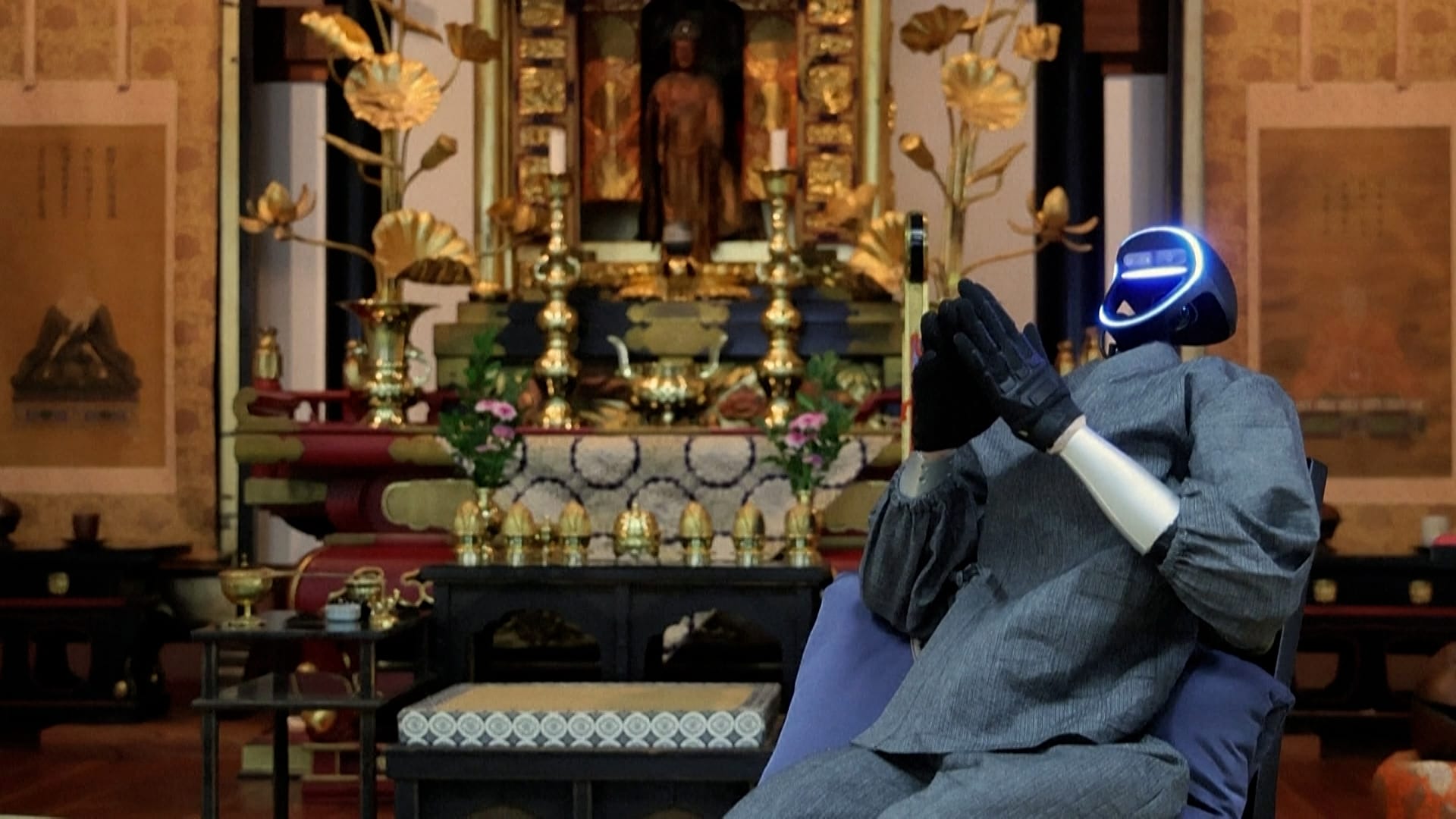 Video. Japan tests AI robot monk ‘Buddharoid’ to guide Buddhist ...