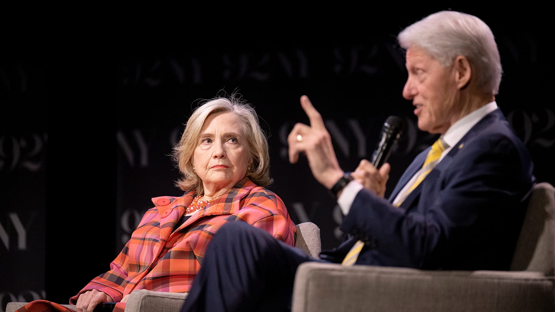 Caso Epstein: divulgadas imagens dos depoimentos de Bill e Hillary ...