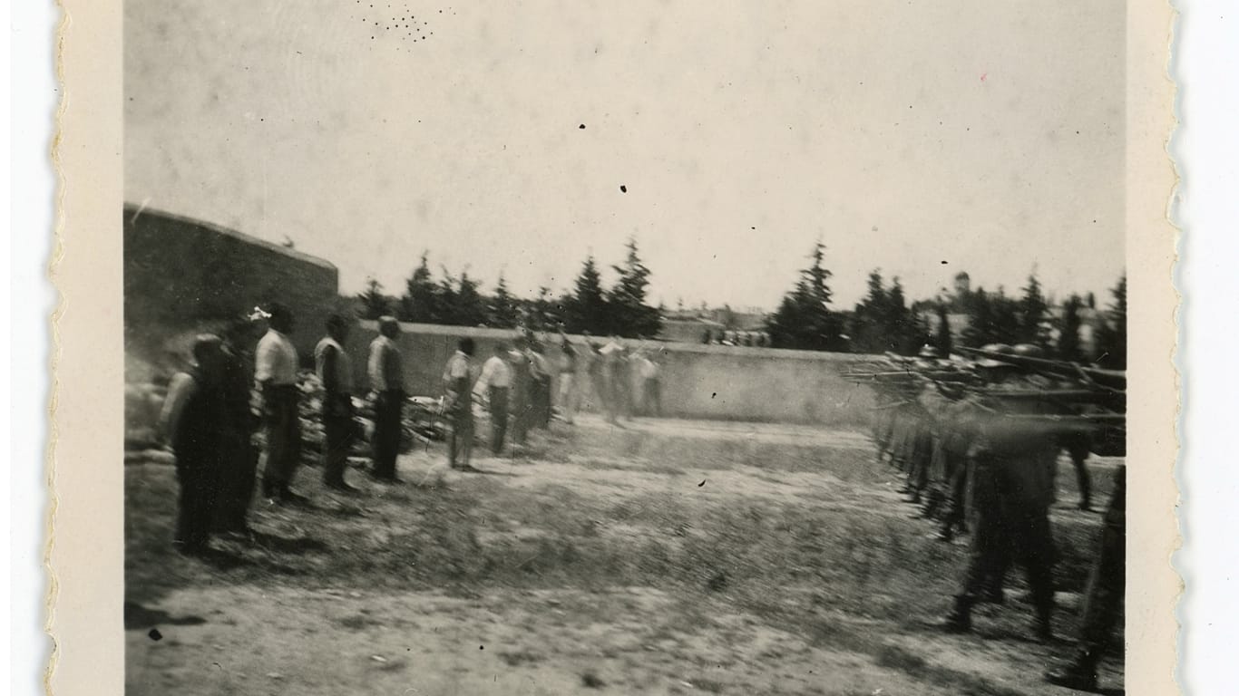 Video. WWII photo archive reveals Nazi execution of 200 prisoners in ...