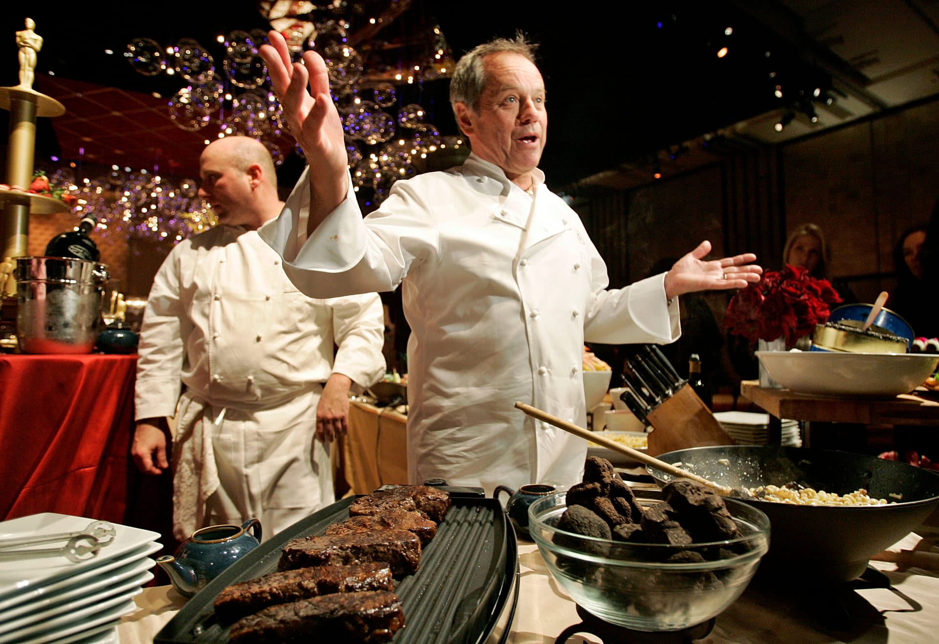Wolfgang Puck: österreichischer Star-Koch bekocht Hollywood-Elite beim ...