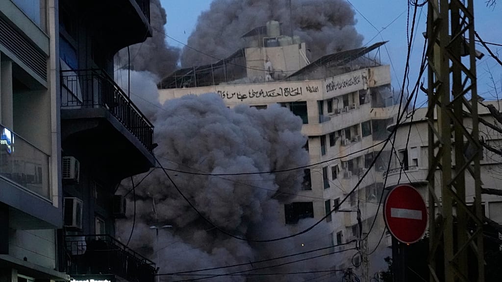 Video. Lebanon: Israeli airstrike flattens Beirut apartment block ...