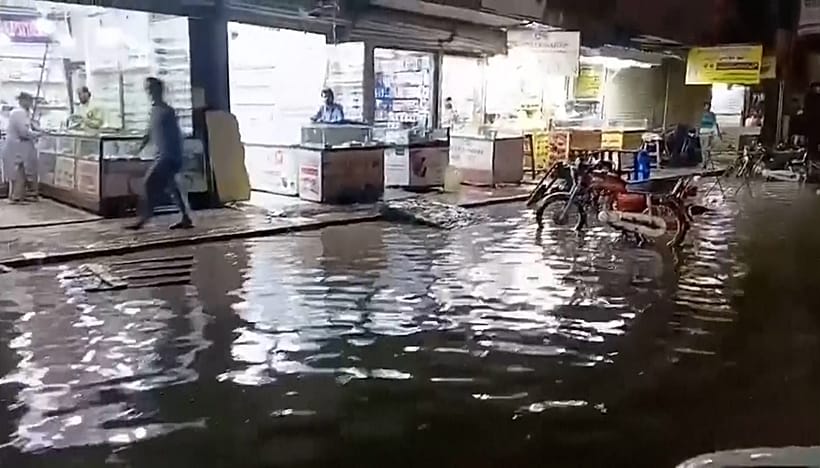 Video. Pakistan, tempesta a Karachi: almeno 16 morti per forti venti ...