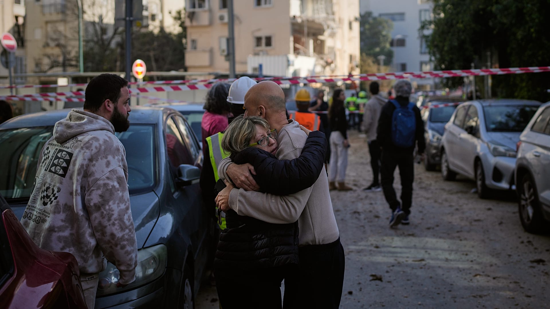 Video. İran, Tel Aviv'i vurdu: Arama kurtarma çalışmaları sürüyor ...