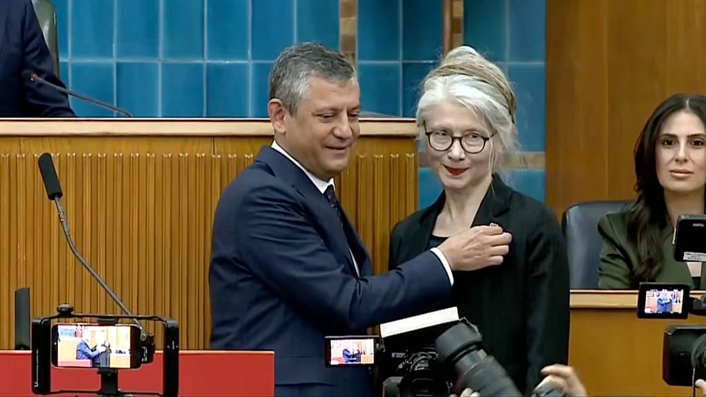 Emine Ülker Tarhan 11 yıl sonra CHP'ye geri döndü: Çağırdınız, geldim ...