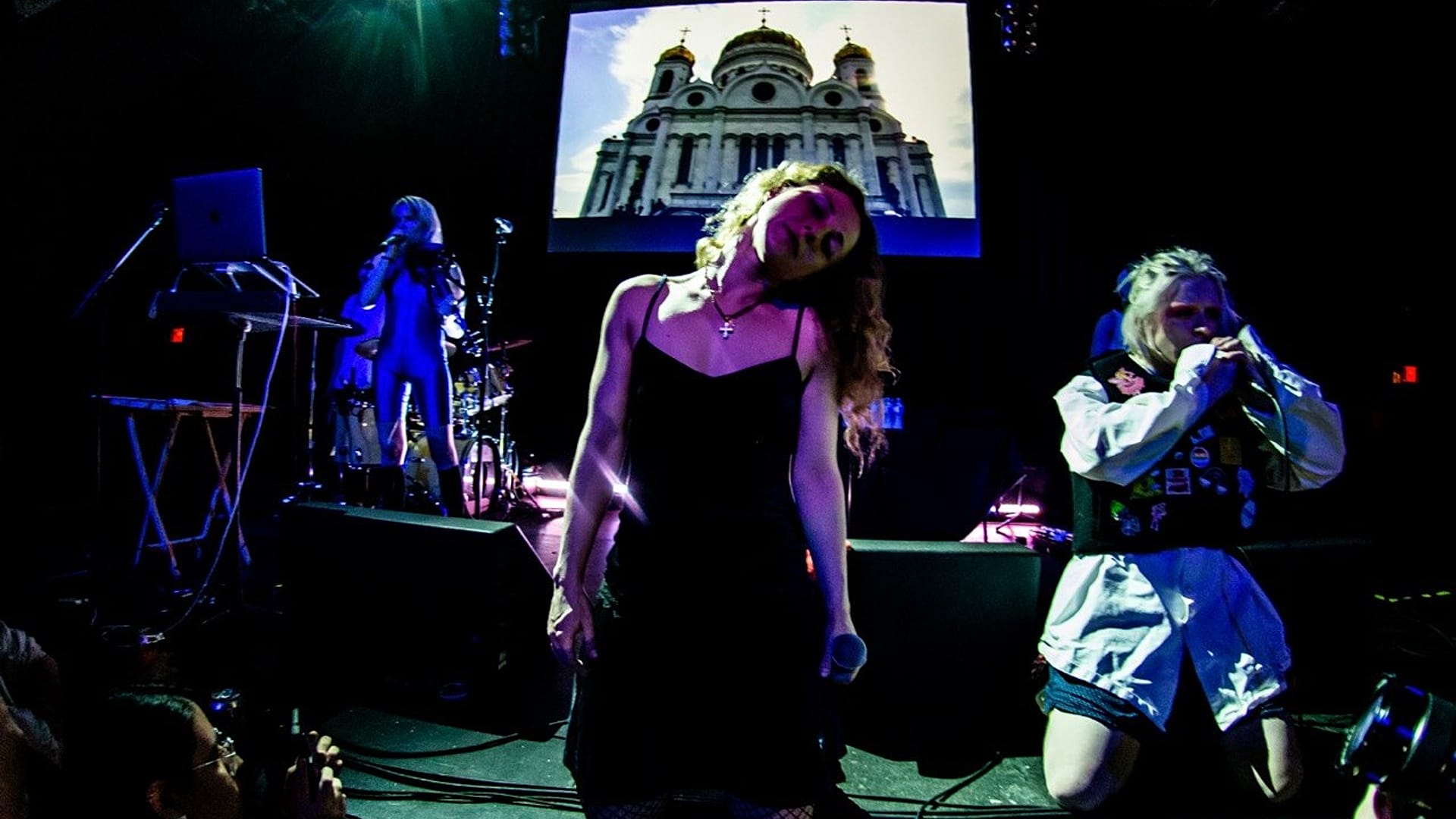 Les Pussy Riot en tournée en Europe avec un manifeste artistique punk ...