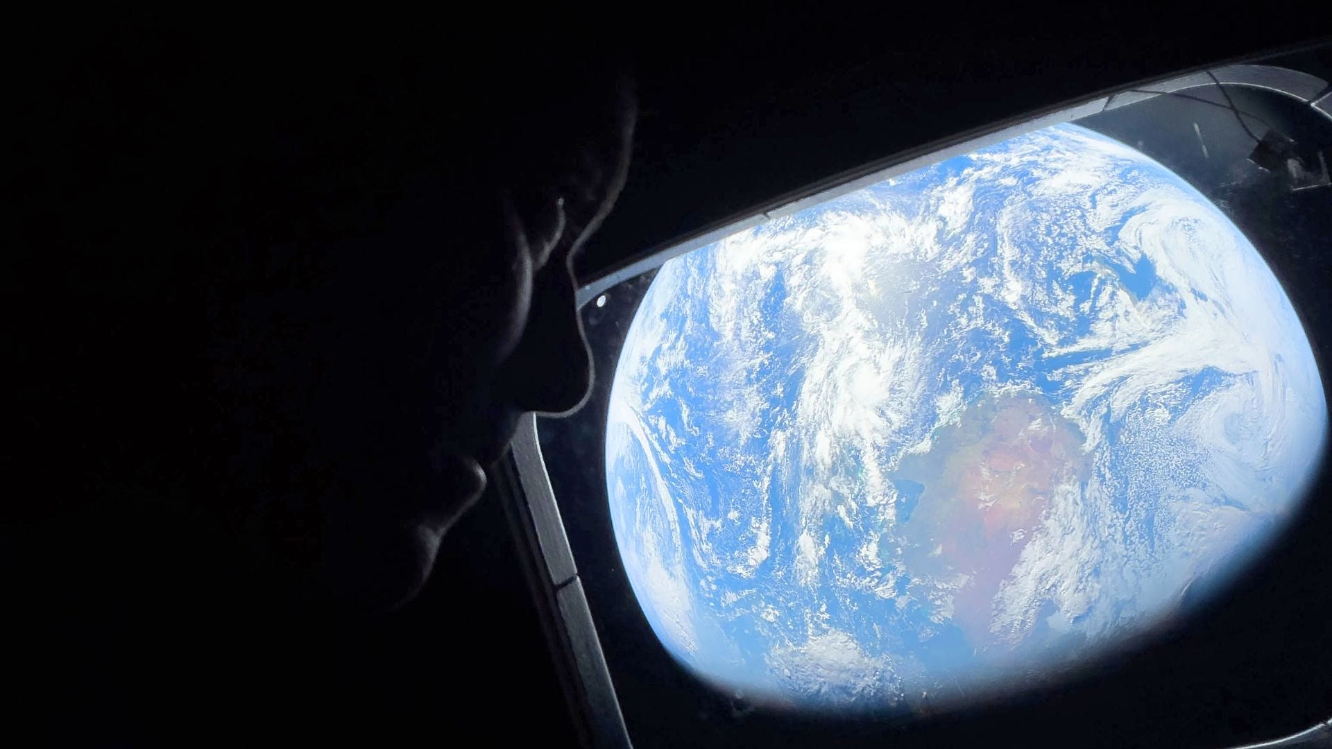 The most awe-inspiring photographs from NASA’s Artemis II mission so ...