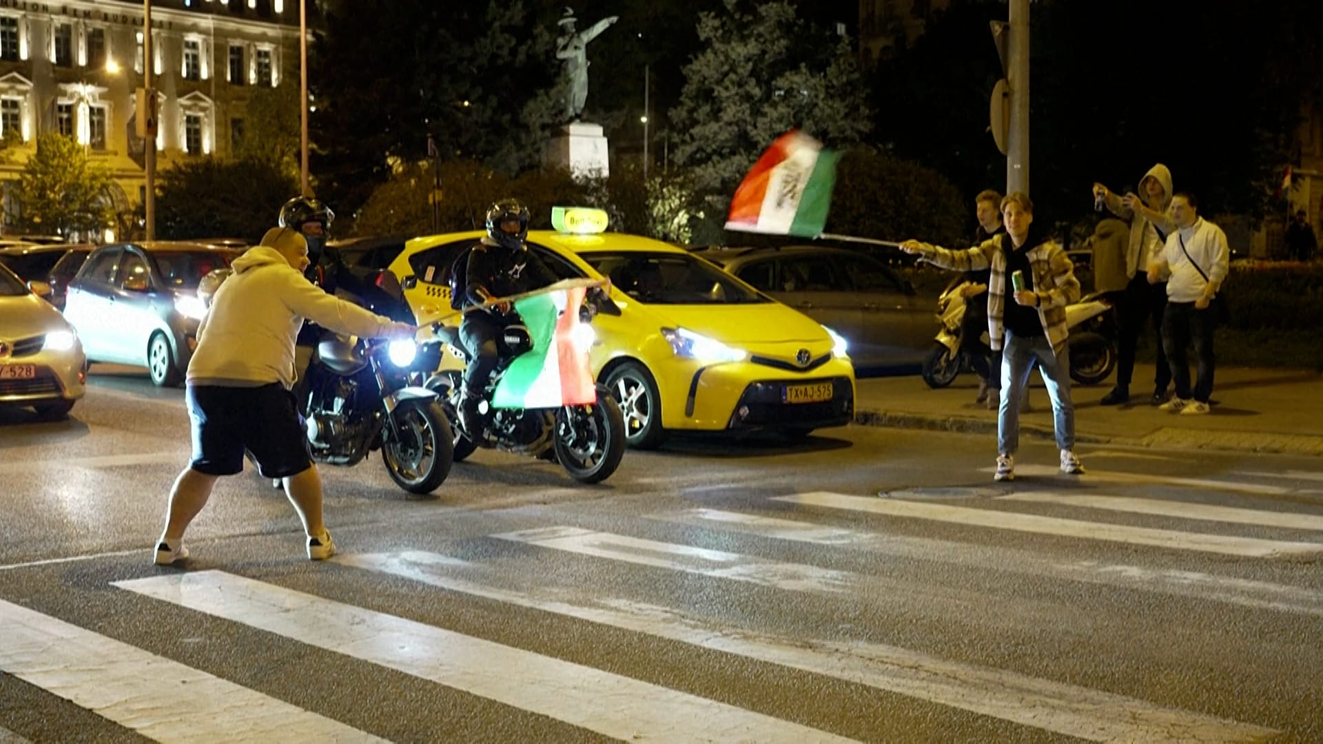 Video. Hungary: jubilant scenes across Budapest follow Magyar’s victory ...