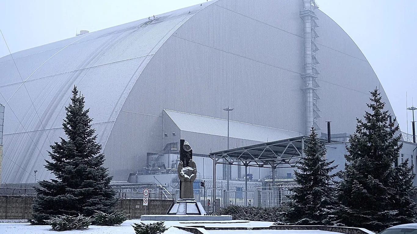 Video. Greenpeace warns of potential 'catastrophic' Chernobyl collapse ...