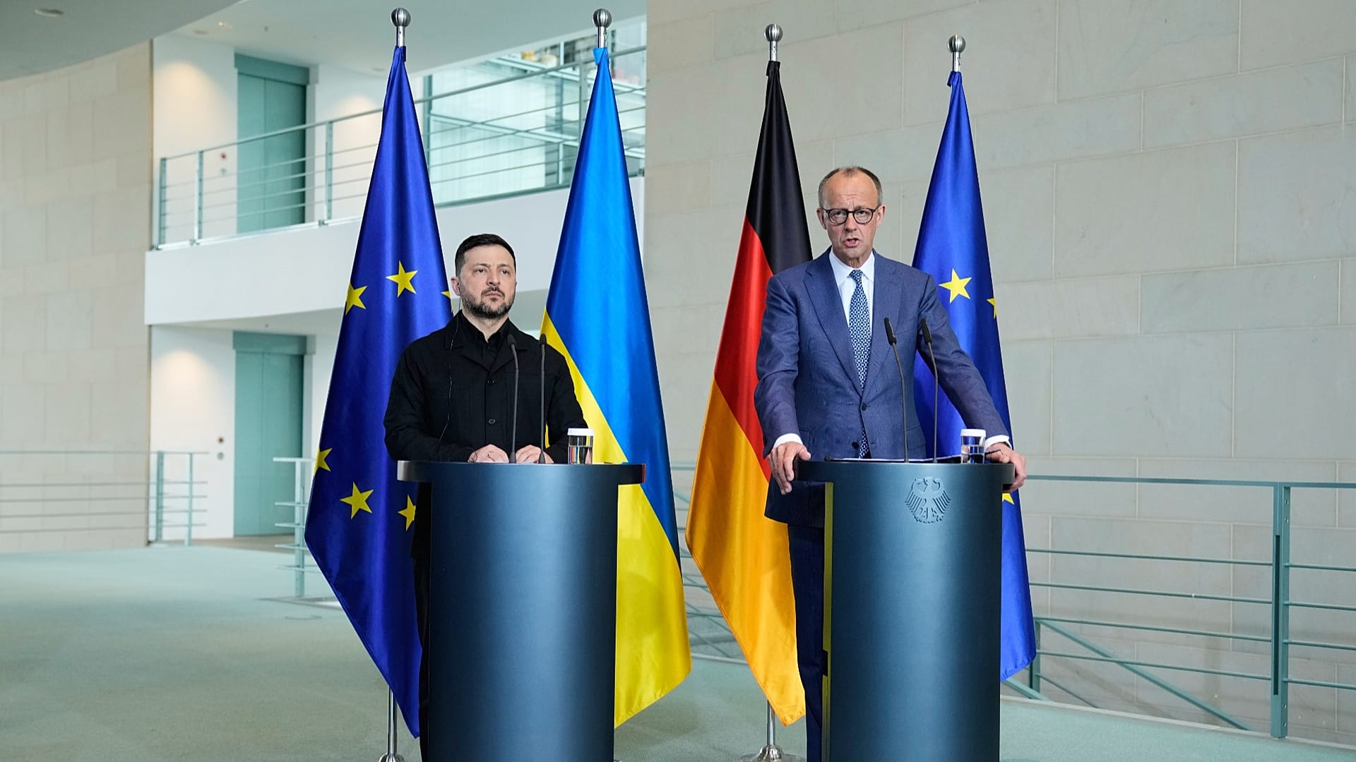 Zelensky a Berlino: Germania e Ucraina firmano accordi per difesa ...