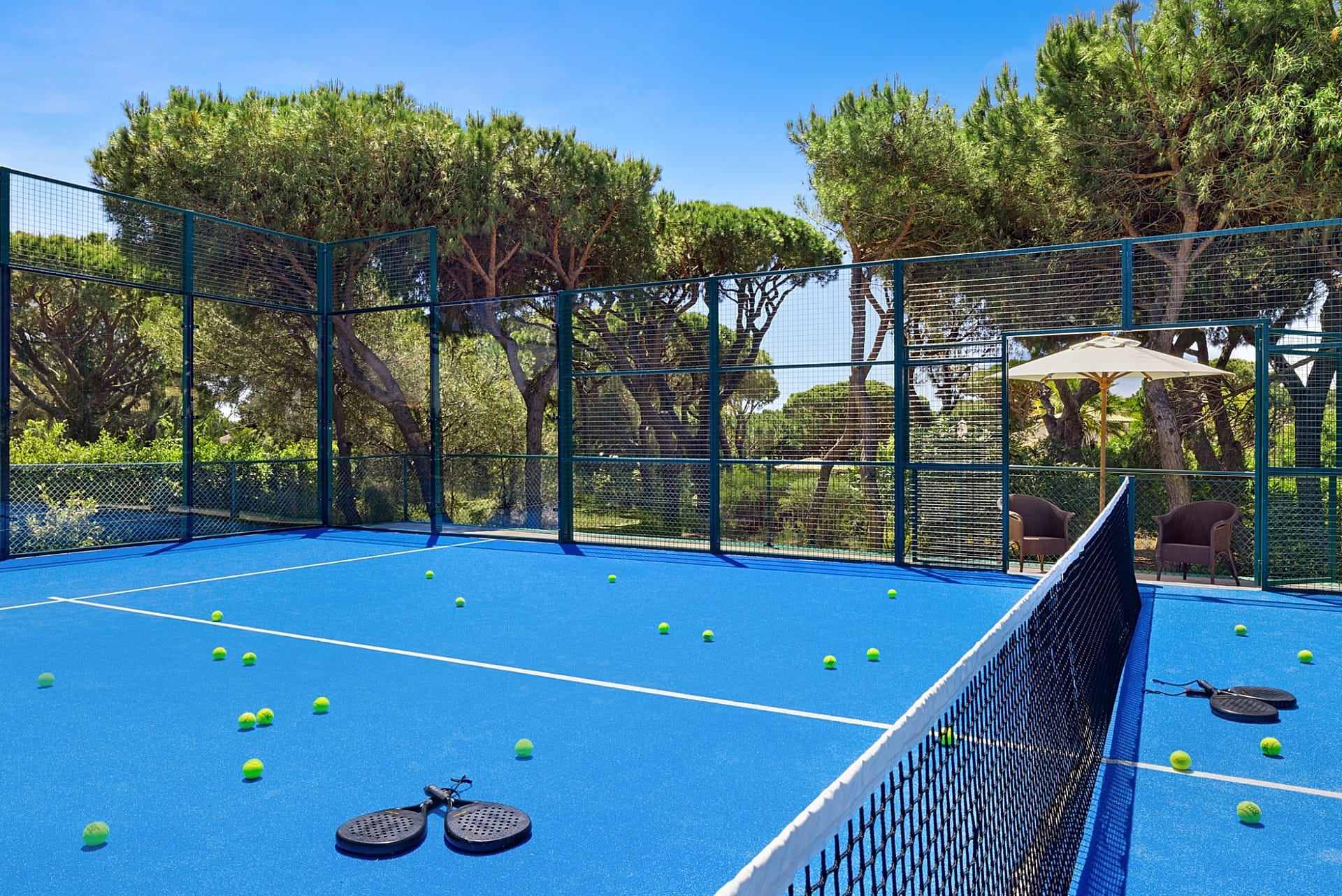 Férias de padel: um dos desportos que mais cresce conquista o turismo ...