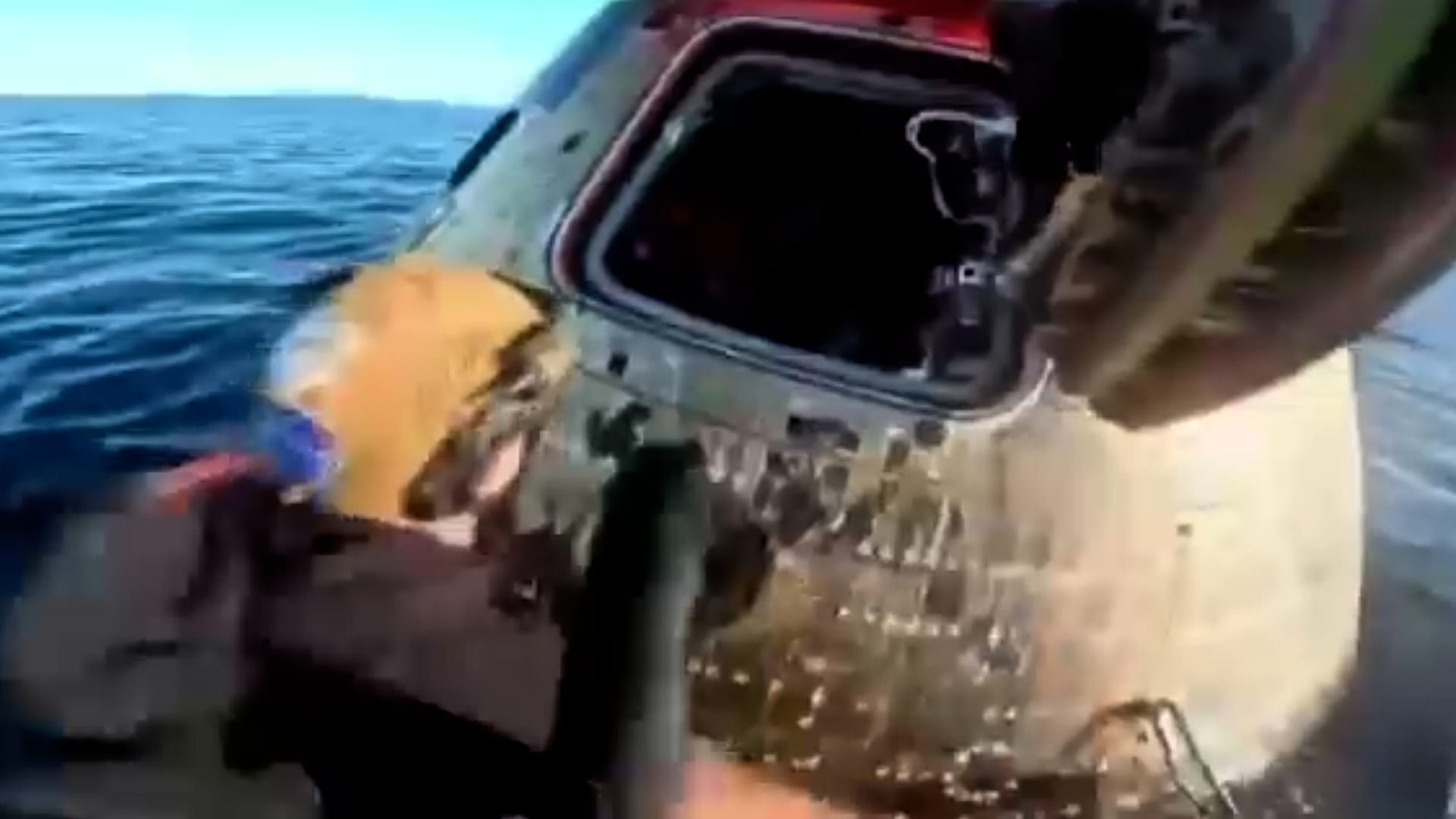 Video. New video shows moment Orion capsule hatch opens after ...