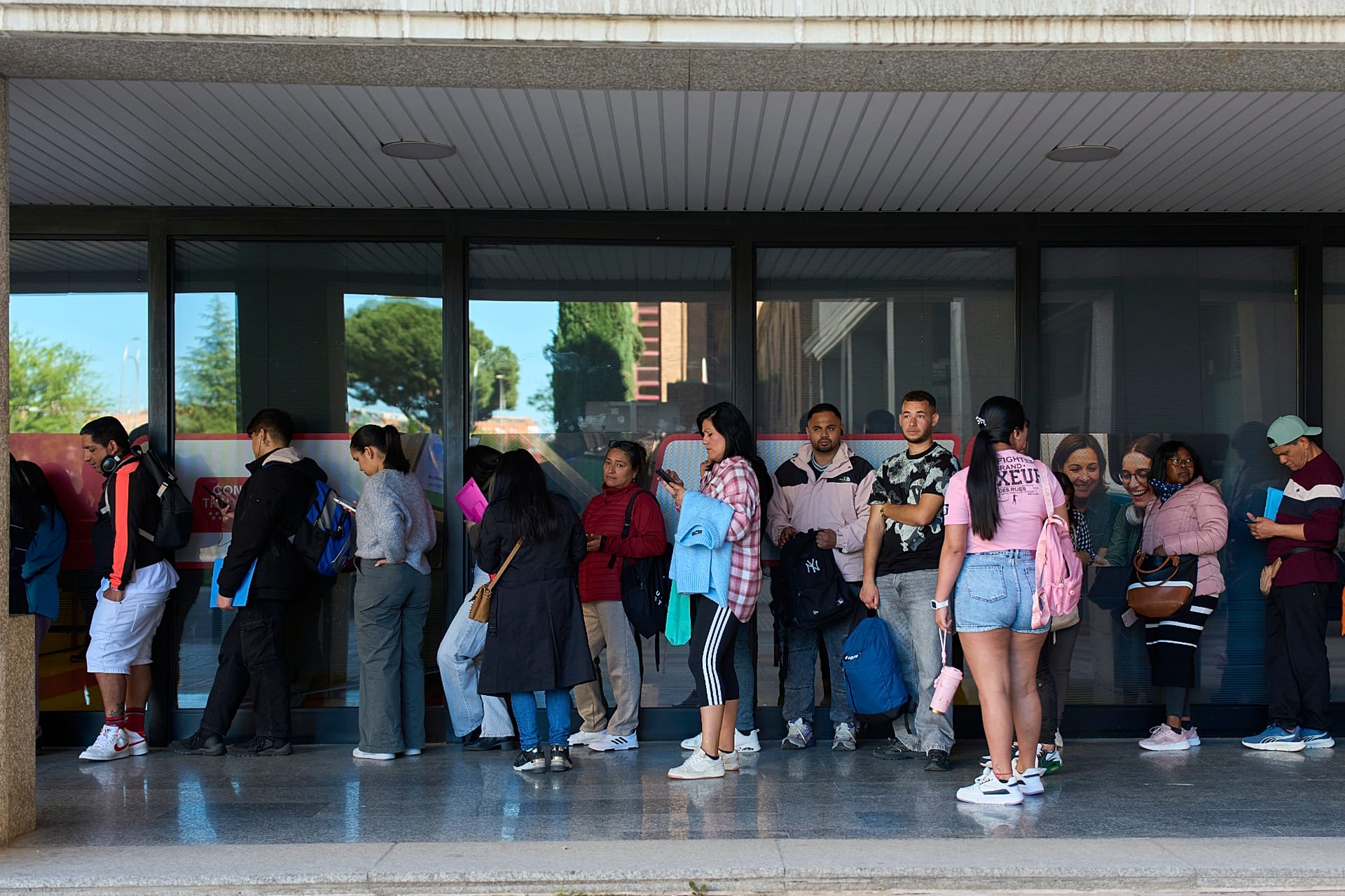Spain immigration officers cancel strike after deal to ease workload ...