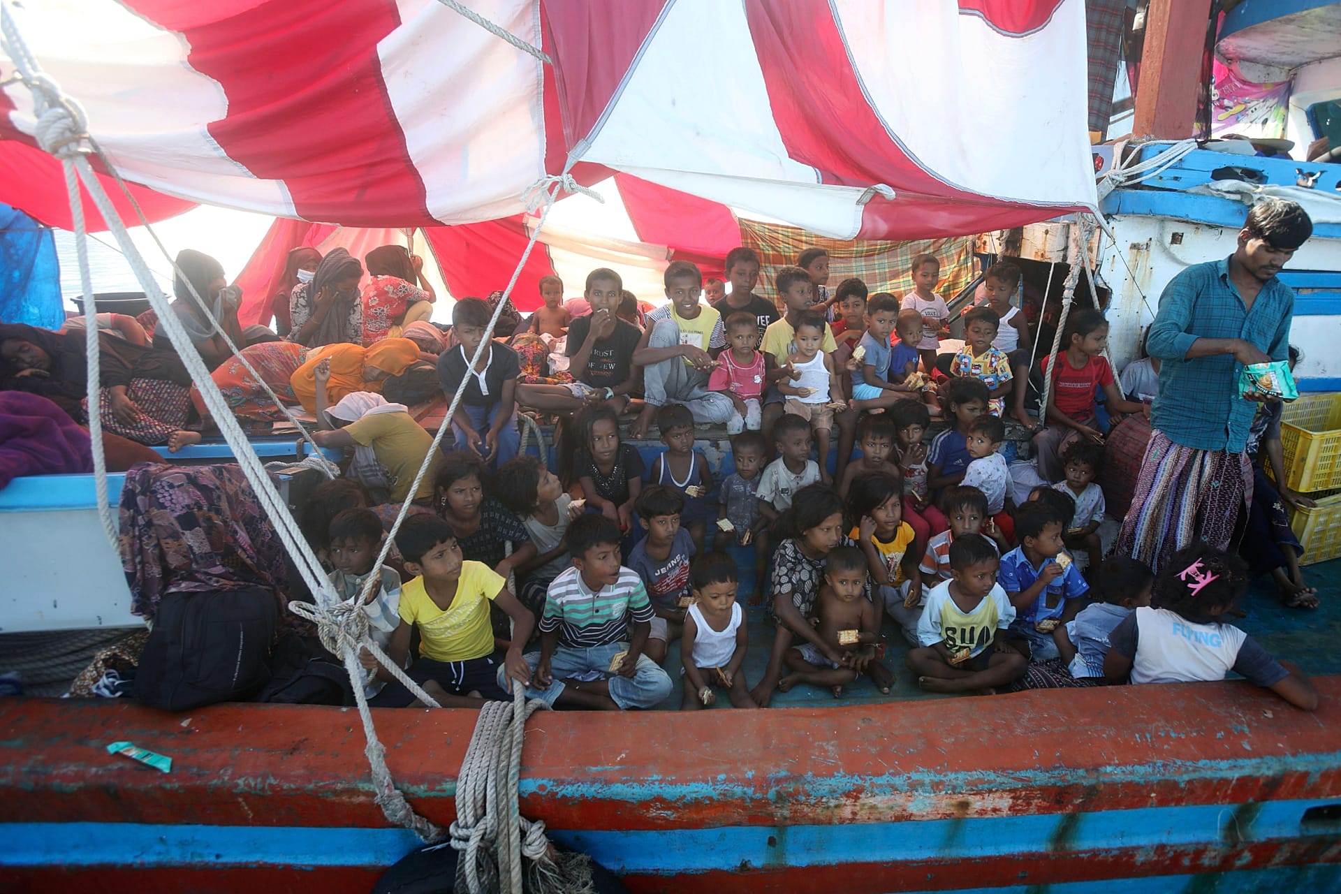 Nearly 900 Rohingya refugees dead and missing in shipwrecks in 2025 ...