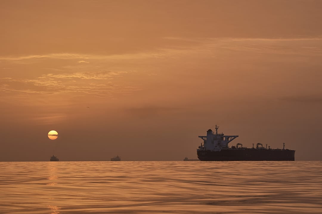 Impasse no Estreito de Ormuz deixa 20 000 marinheiros retidos em navios ...