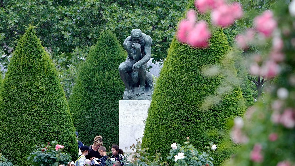Vídeo. Miguel Ângelo e Auguste Rodin "dialogam" em exposição no Louvre ...