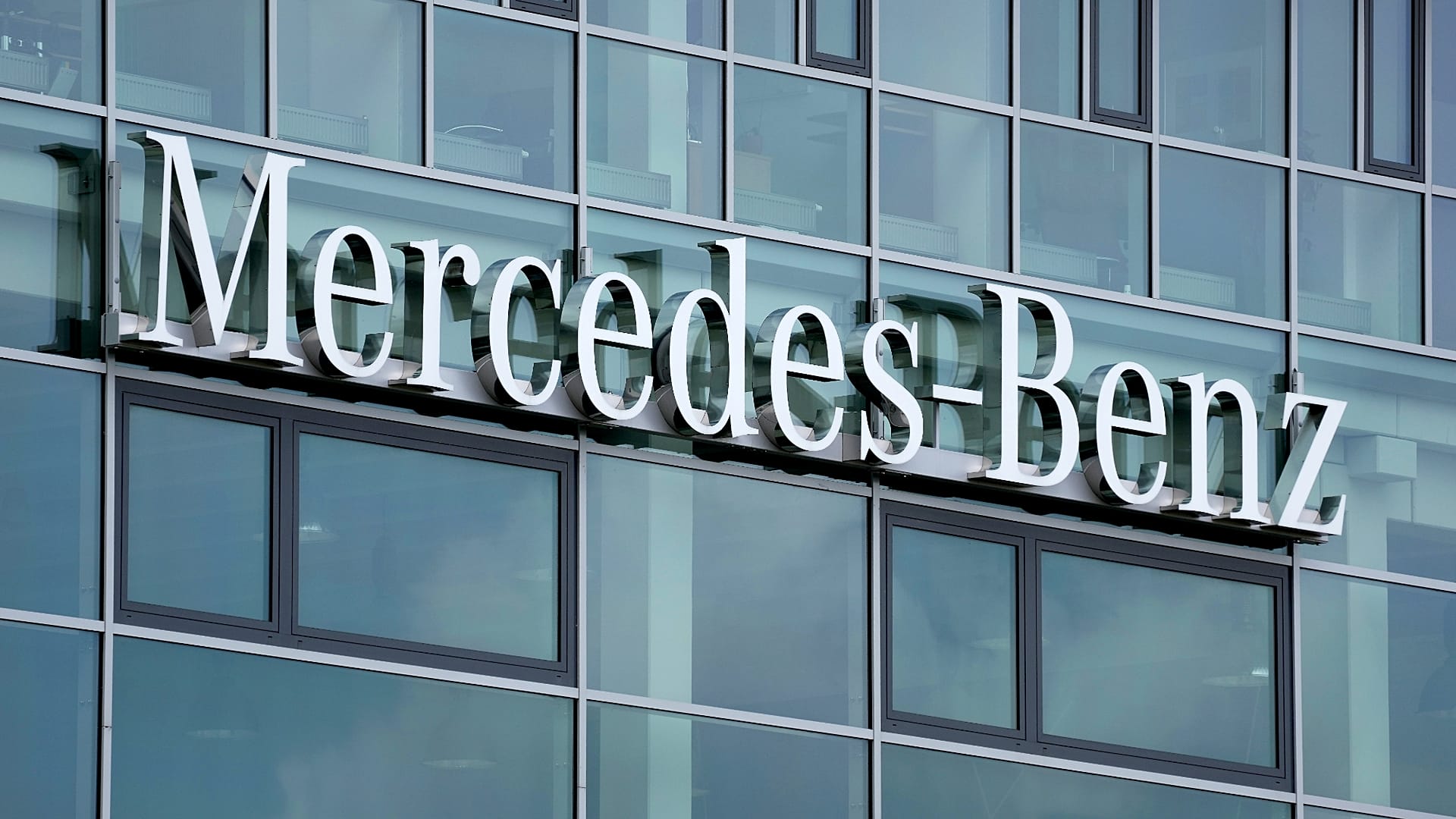 Mercedes et Samsung SDI signent un premier accord de fourniture de ...
