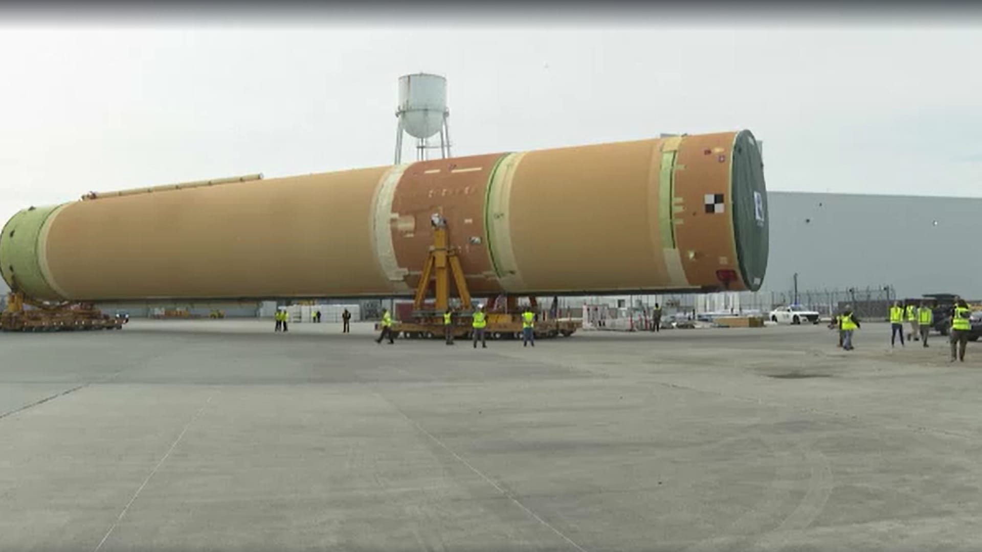 Video. NASA rolls out key Artemis III rocket stage for 2027 Moon ...